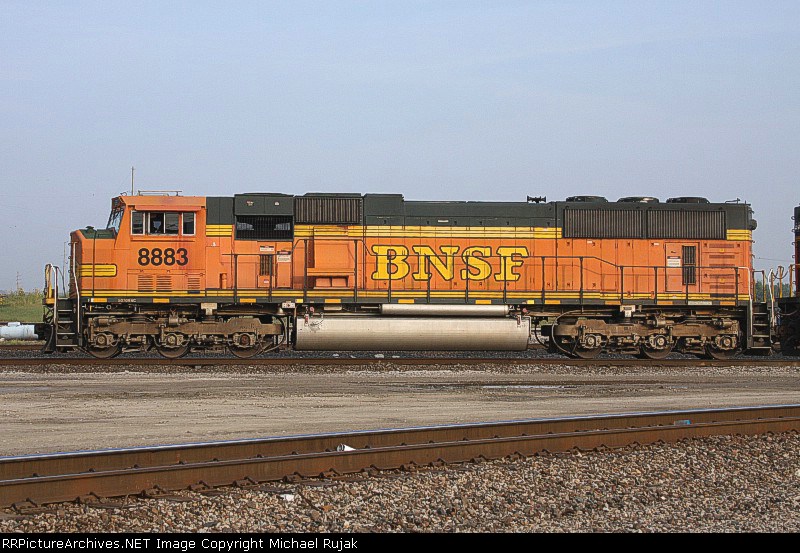 BNSF 8883